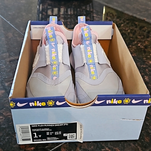Nike | Shoes | Nike Flex Runner Dream Ps Y Girls Ghostwhitealuminum ...